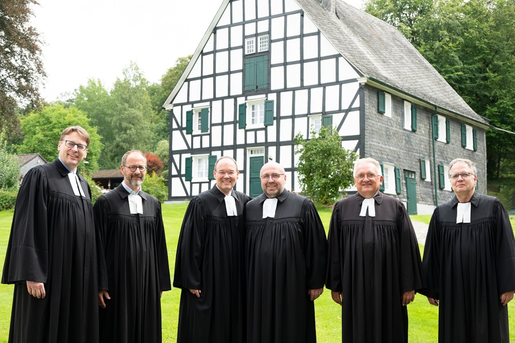 WIEDENEST-DERSCHLAG In der Emmaus-Gemeinde ging der Staffelstab an ...
