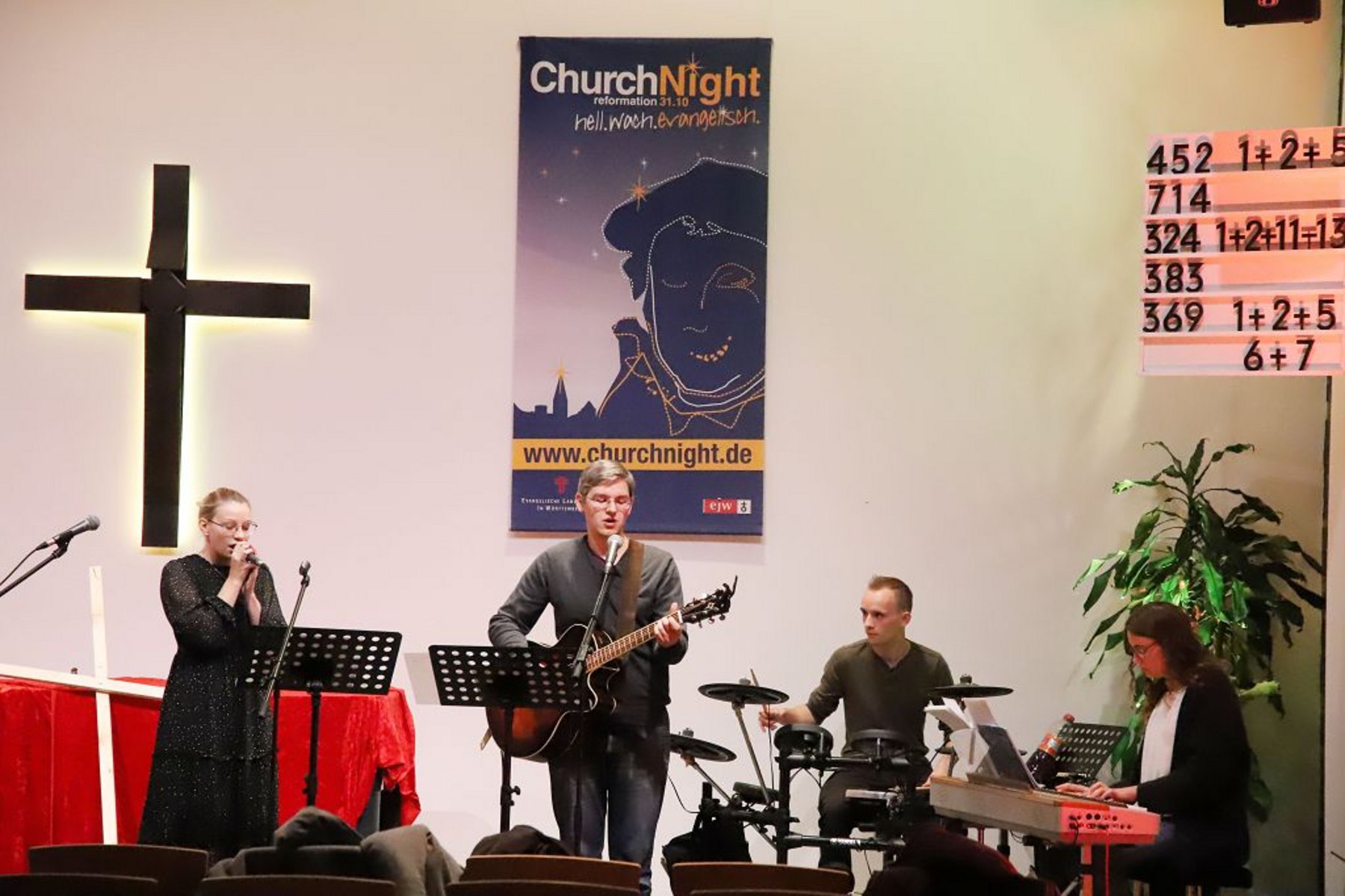 REFORMATION BERGNEUSTADT Jugendliche feiern ChurchNight